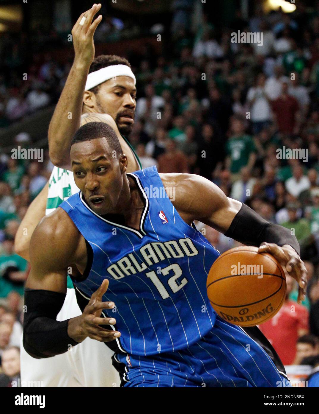 Orlando Magic center Dwight Howard (12) drives against Boston Celtics ...