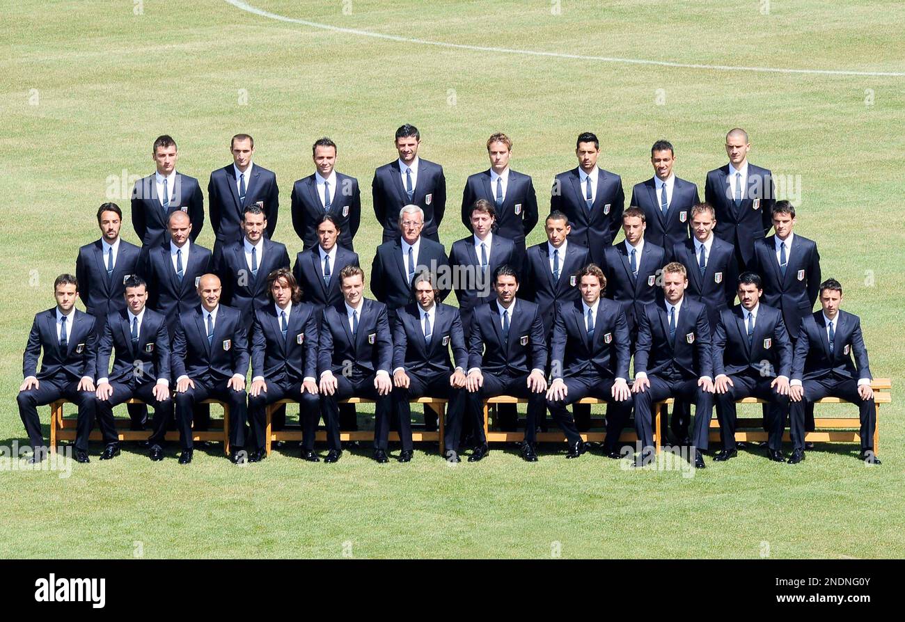 Italy's national soccer team poses for the official picture, in ...