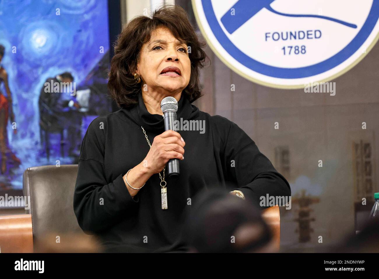 Clair huxtable cosby show hi-res stock photography and images - Alamy