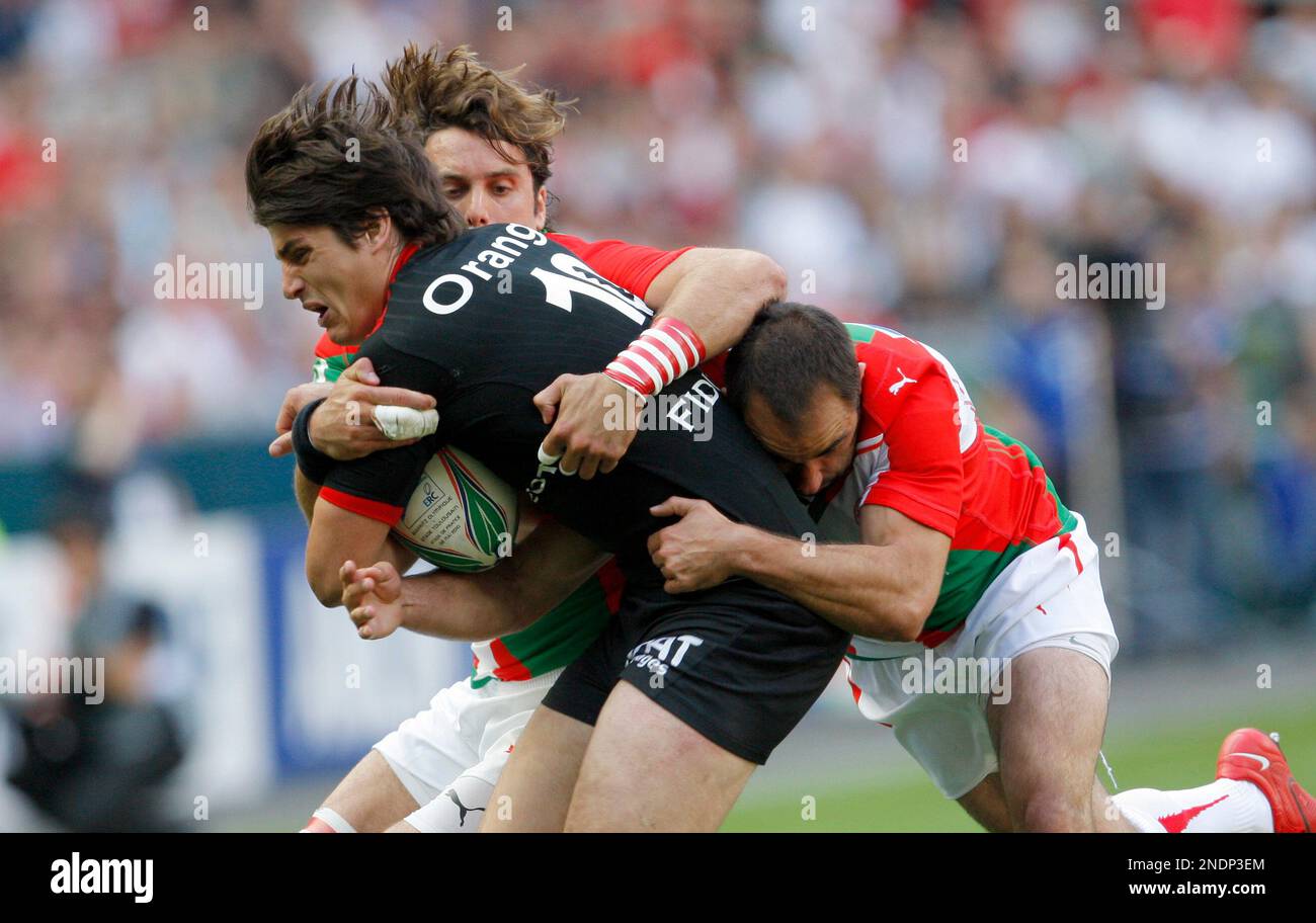 Toulouse's David Skrela, left, is tackled by Biarritz Olympique's ...