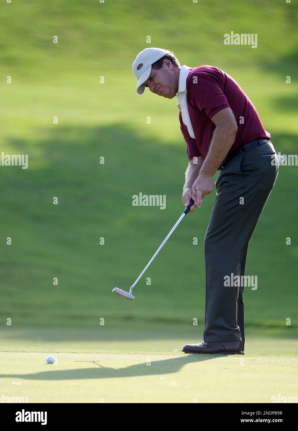Steve Elkington puts on the 10th green during the first round of the ...