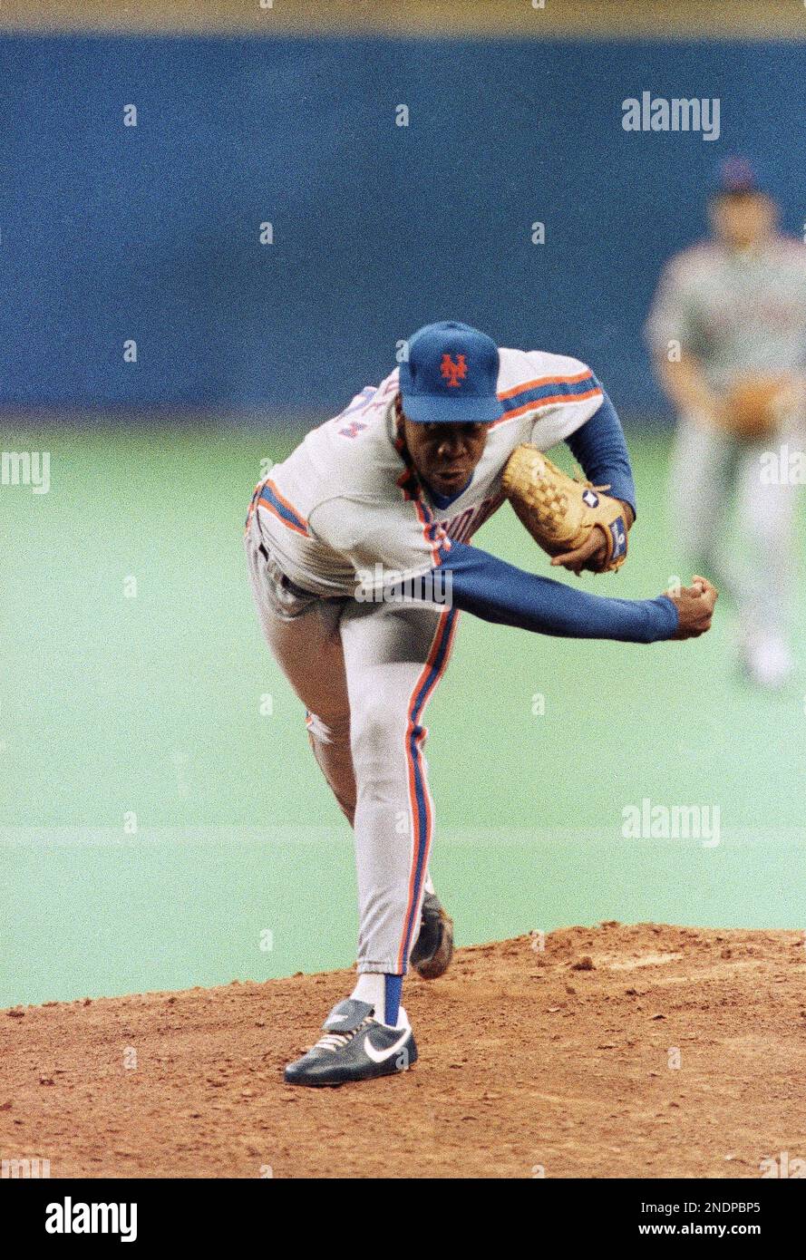 New York Mets, Dwight Gooden shows his former Cy Young Award winning ...