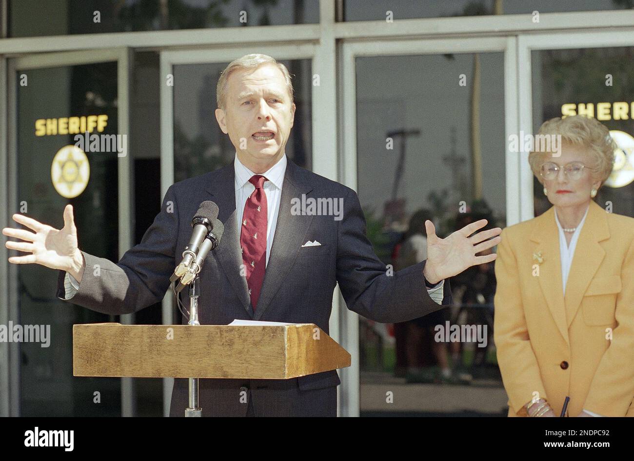 Governor Pete Wilson campaigns in front of the Los Angeles County men's ...