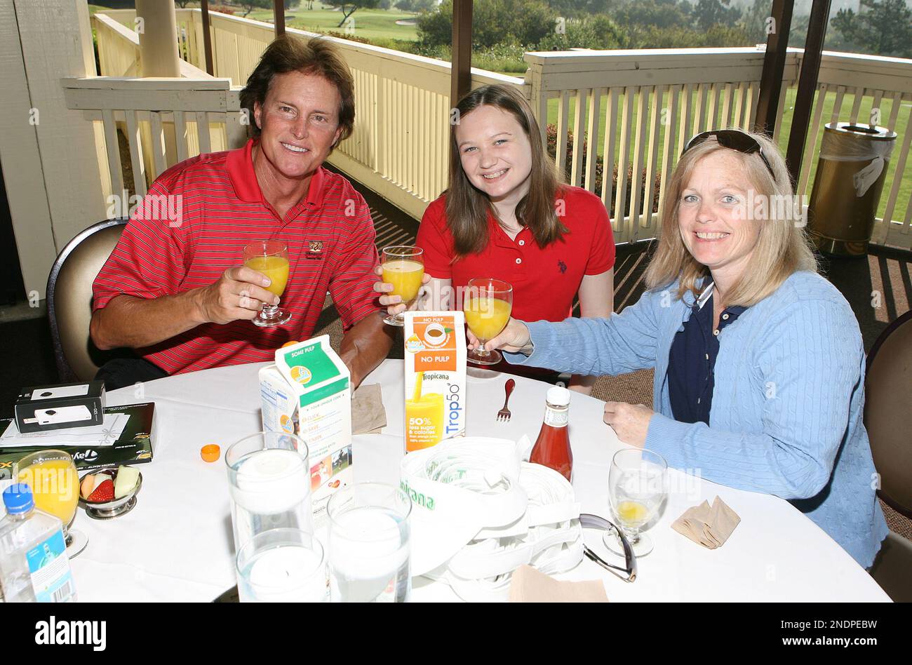 (Bruce Jenner, Patricia Riordan, Eileen Riordan) Bruce Jenner, gold ...