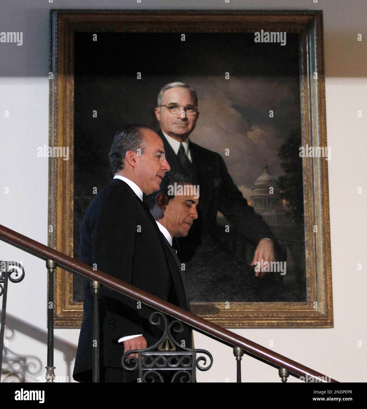 President Barack Obama and Mexican President Felipe Calderon walk down ...