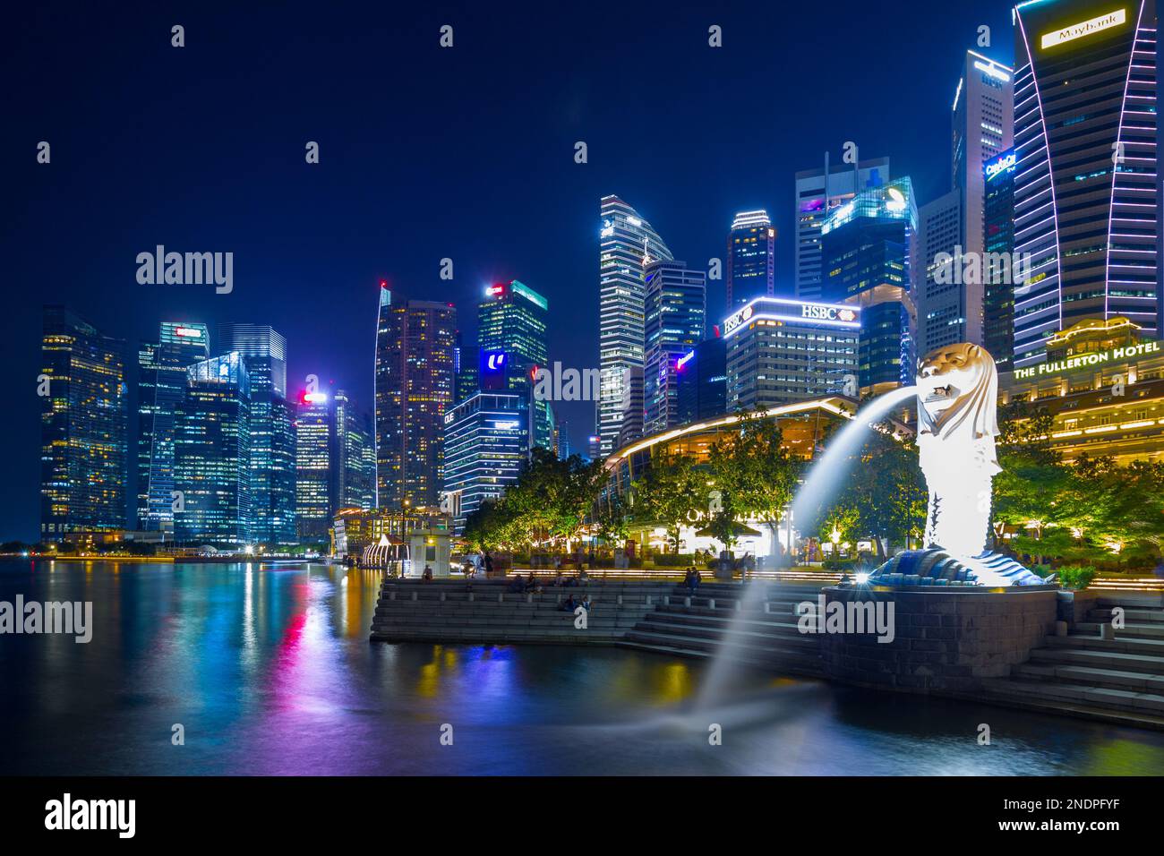 The Merlion, Singapore's national symbol, seen at Marina Bay by night ...