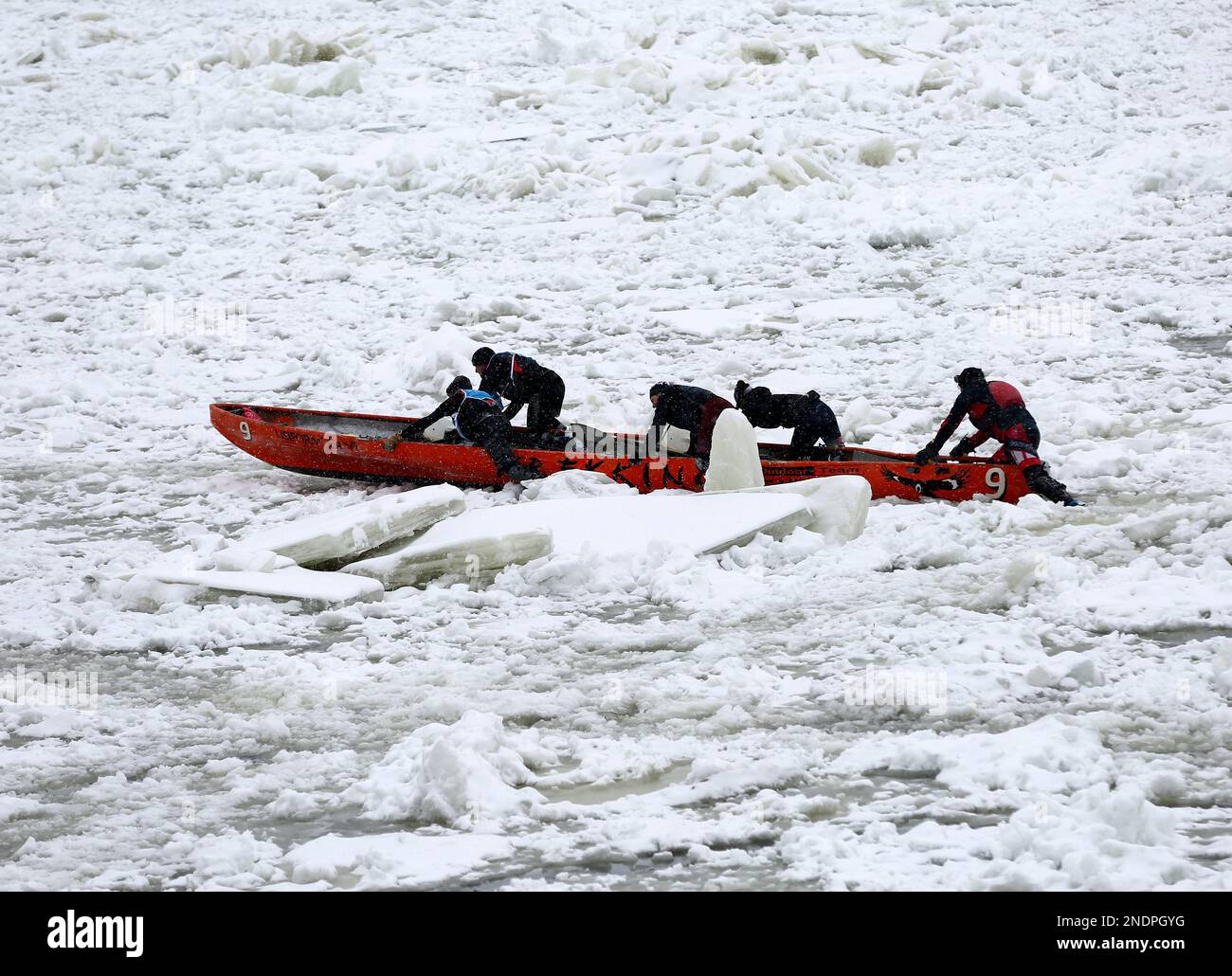 Quebec, Canada - February 5, 2023 : This is the Quebec Ice Canoe Race ...