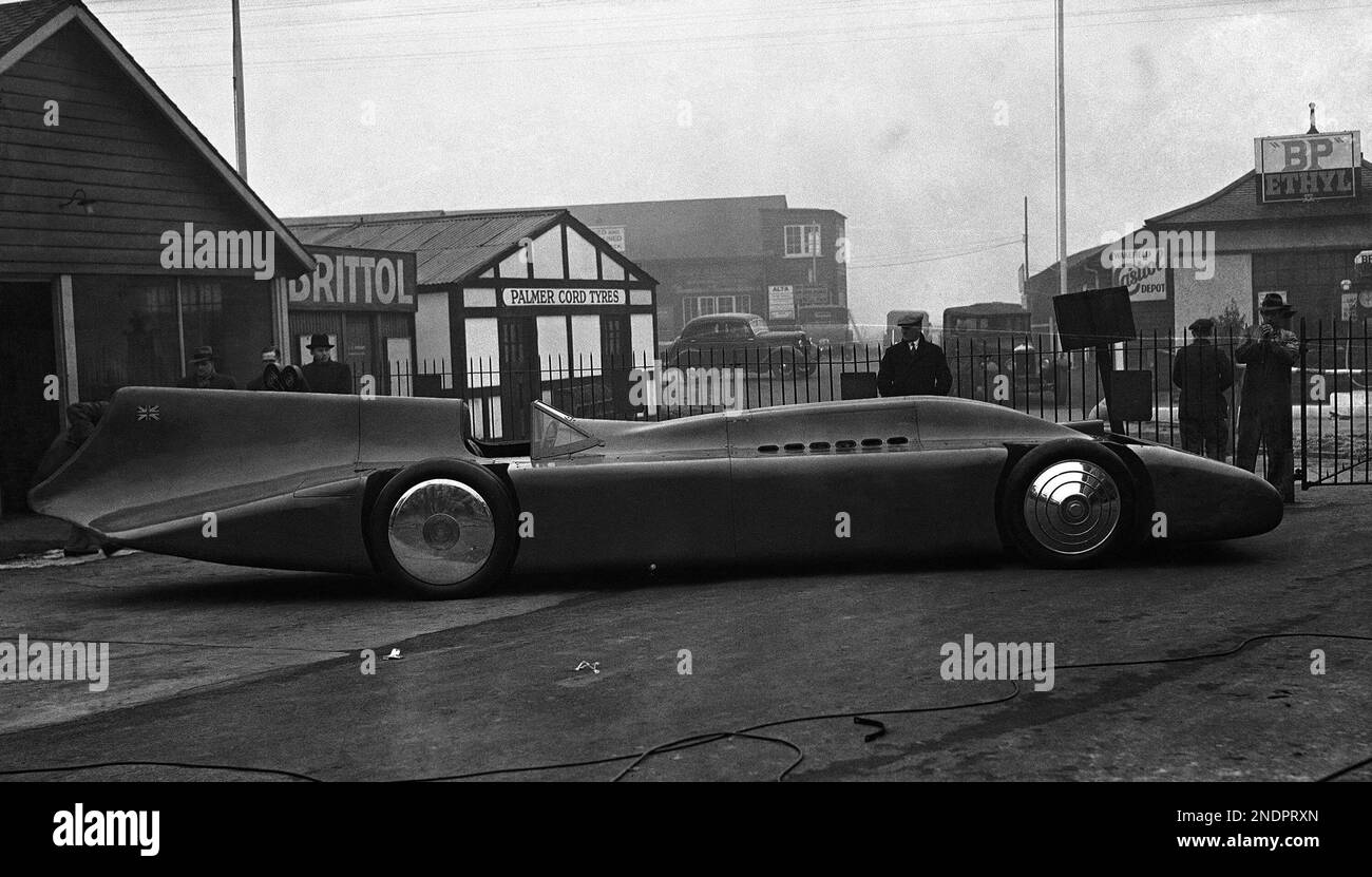 Sir Malcolm Campbell's new Bluebird racing car at Brooklands, England ...
