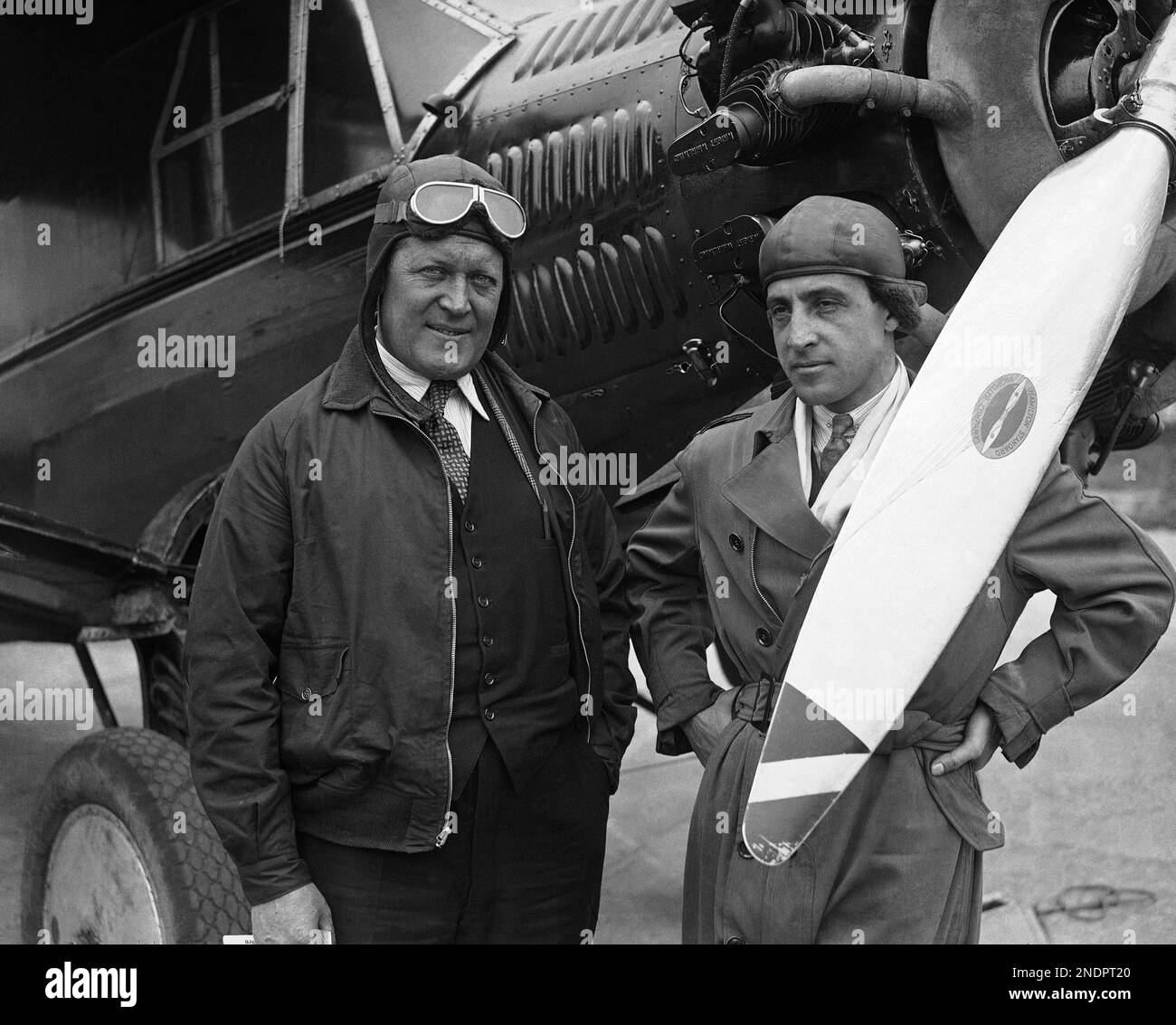 Pilots Captain George R. Pond and Lieutenant Cesare Sabelli in England ...
