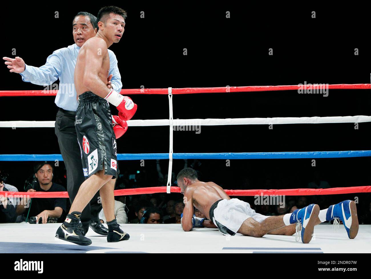 Japanese champion Takashi Uchiyama looks on as Venezuelan challenger ...