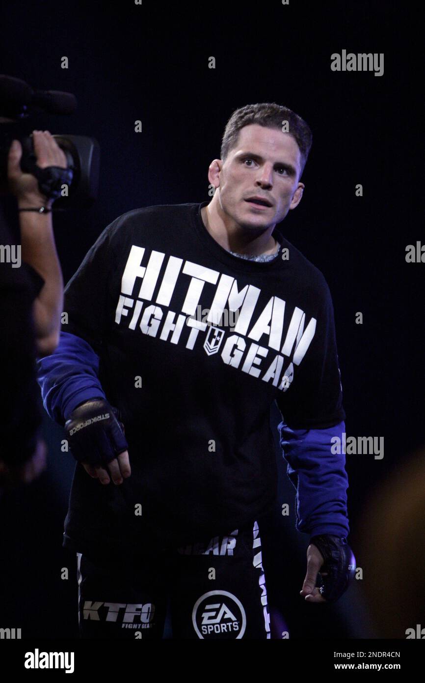 Lyle "Fancy Pants" Beerbohm enters for his fight with Vitor "Shaolin ...