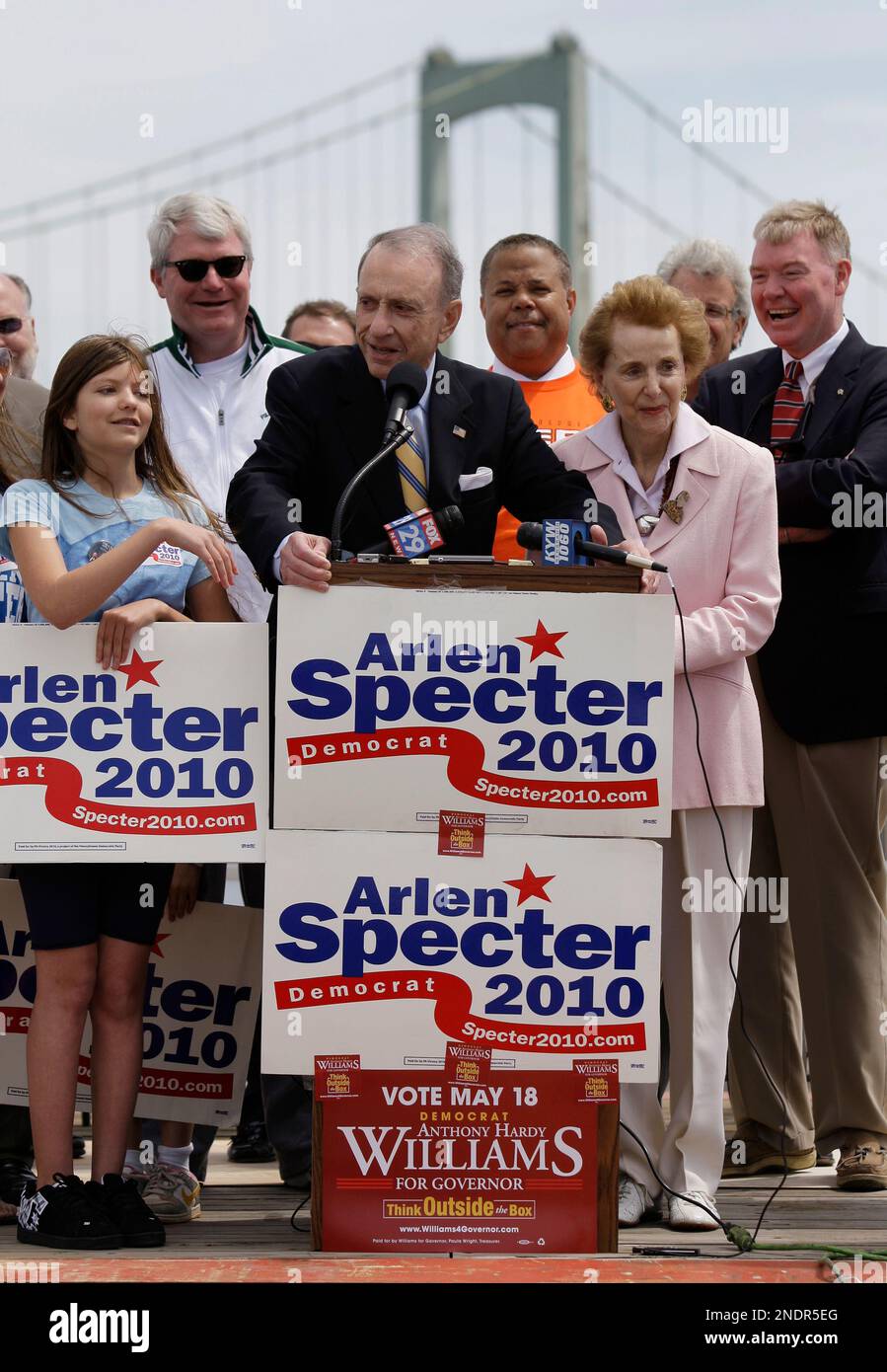 U.S. Sen. Arlen Specter, D-Pa., campaigns at a rally titled "Delivering ...