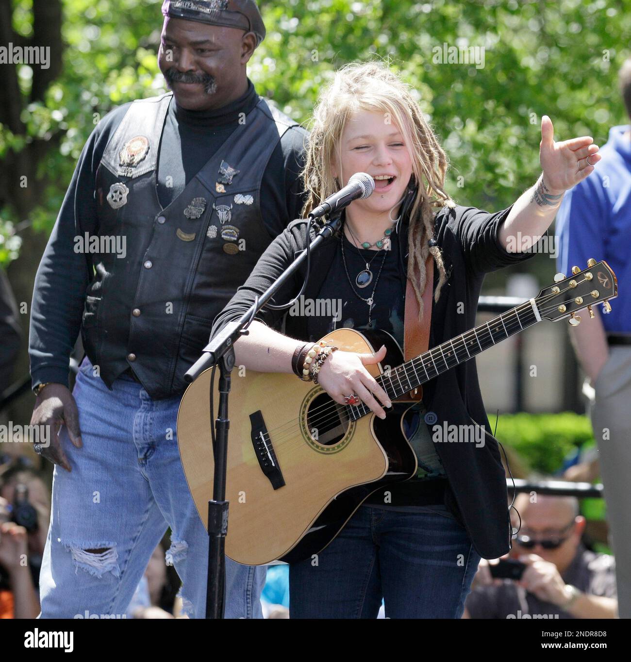 American Idol contestant Crystal Bowersox of Elliston, Ohio, talks with ...