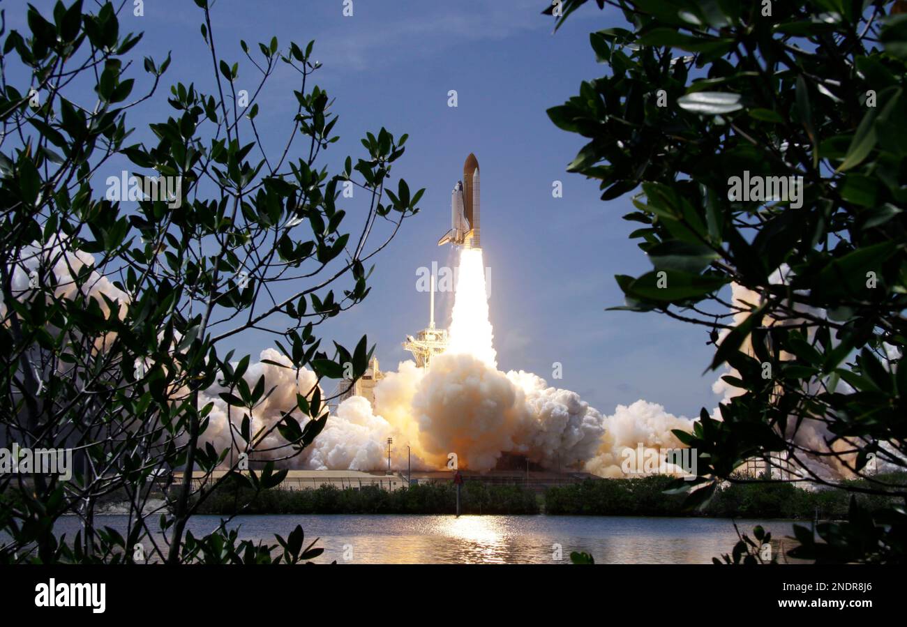 Space shuttle Atlantis lifts-off from the Kennedy Space Center at Cape ...