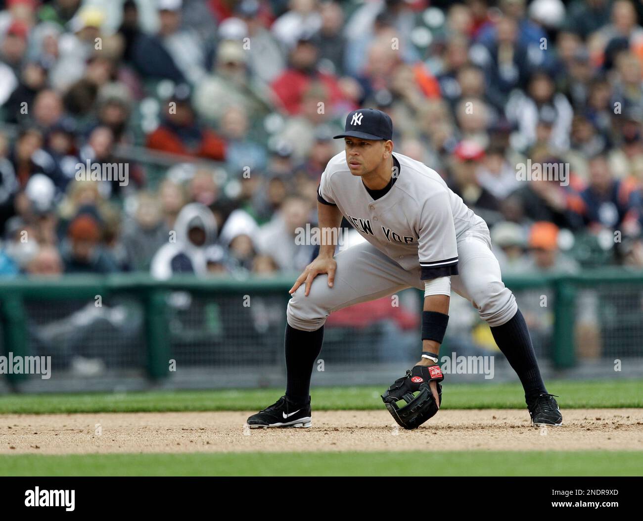 New York Yankees third baseman Alex Rodriguez fields against the ...