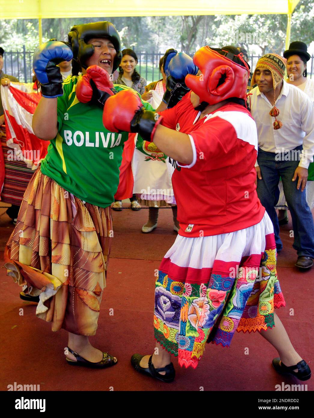 Bolivia's Maria Mendoza, aka 'Kangaroo woman', fights Peru's Lidia ...