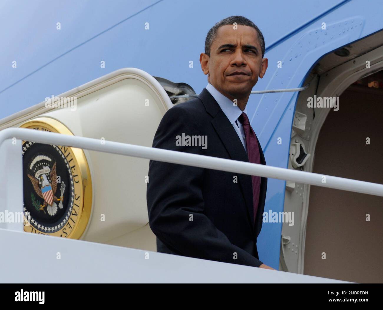 President Barack Obama looks back after walking up the steps of Air ...
