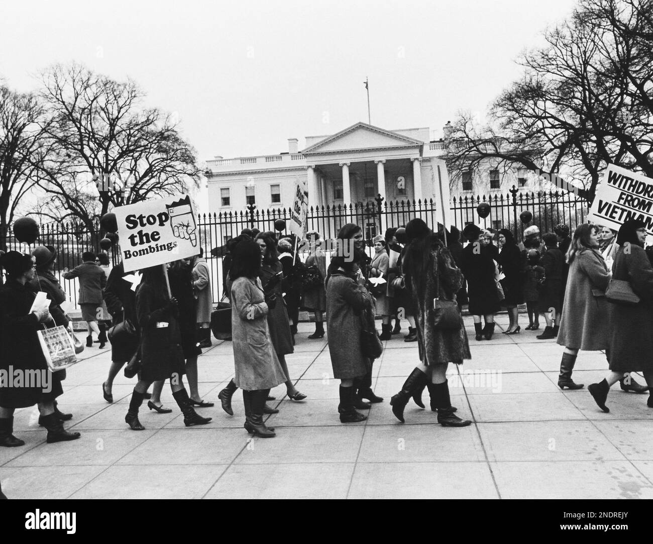 Members of the Women’s Strike for Peace organization picketed the white ...