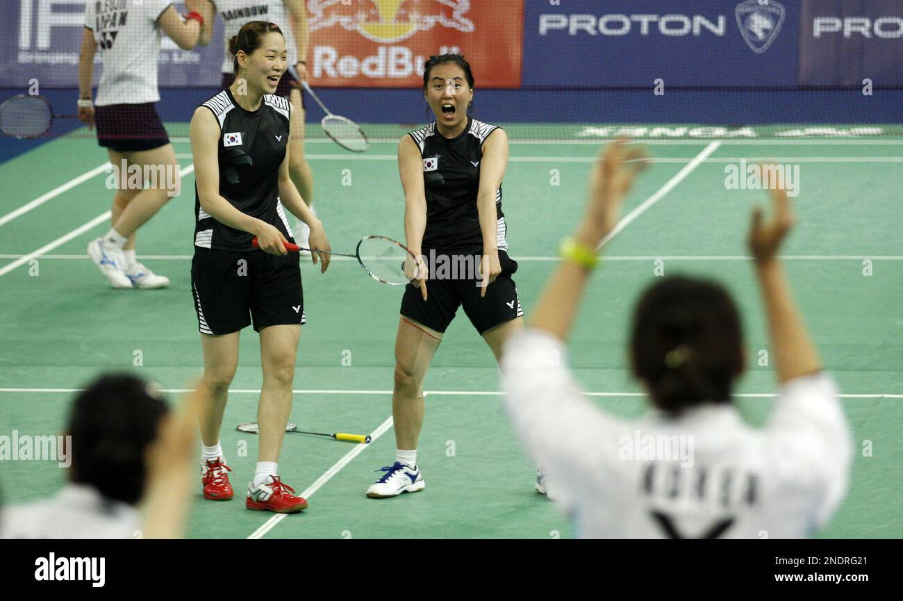 South Korea's Lee Kyung-won, center right, celebrates with her teammate ...