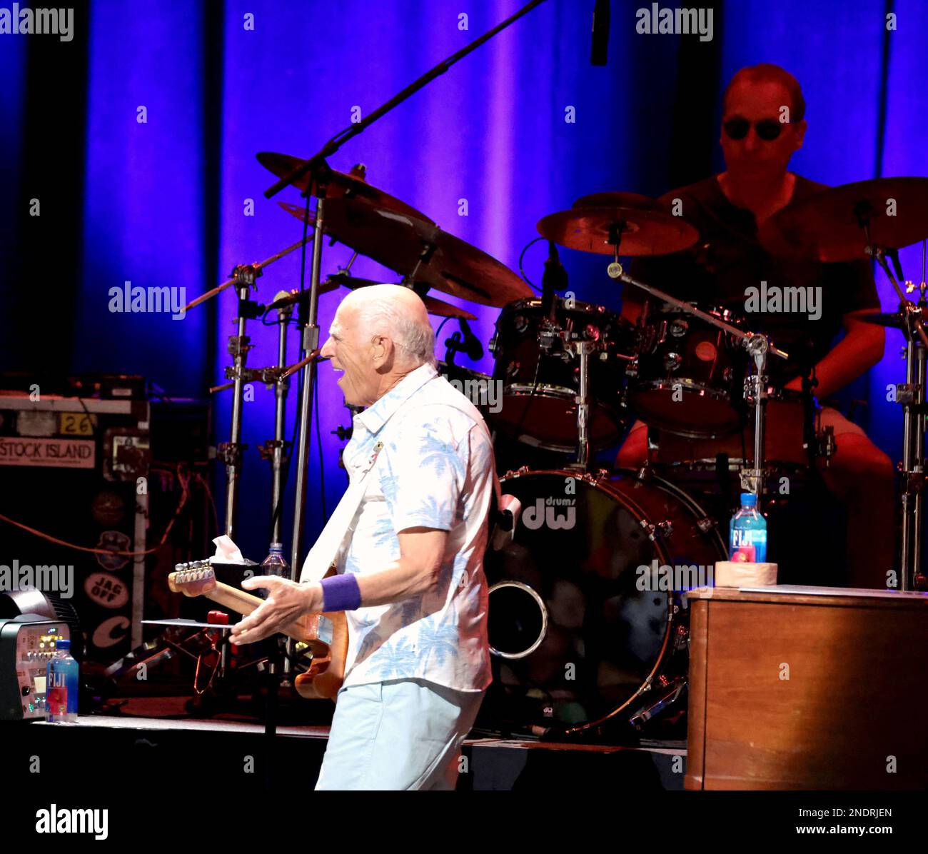 Jimmy buffett on stage hi-res stock photography and images - Alamy