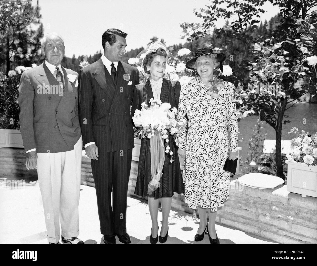 Barbara Hutton and movie star Cary Grant were married at Lake Arrowhead ...