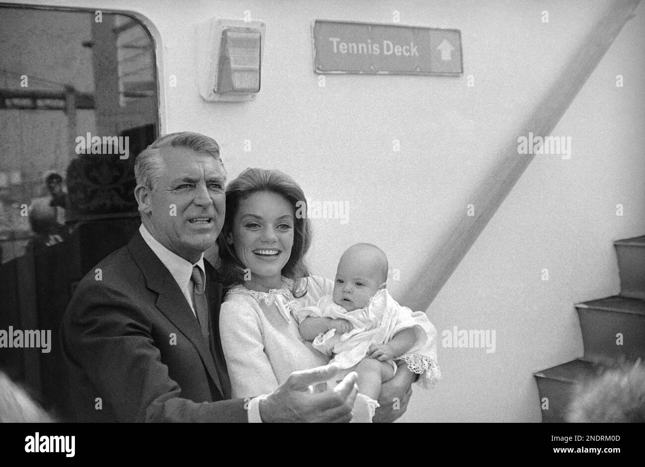 Little Jennifer Grant – along with her parents, actor Cary Grant and ...