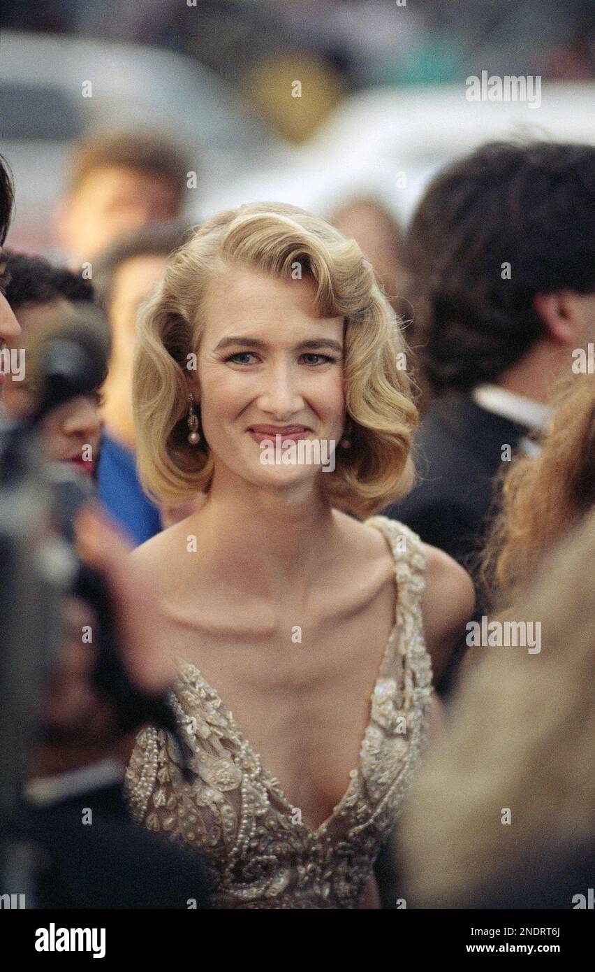 Laura Dern arrives at the Academy Awards in Los Angeles, March 30, 1992 ...