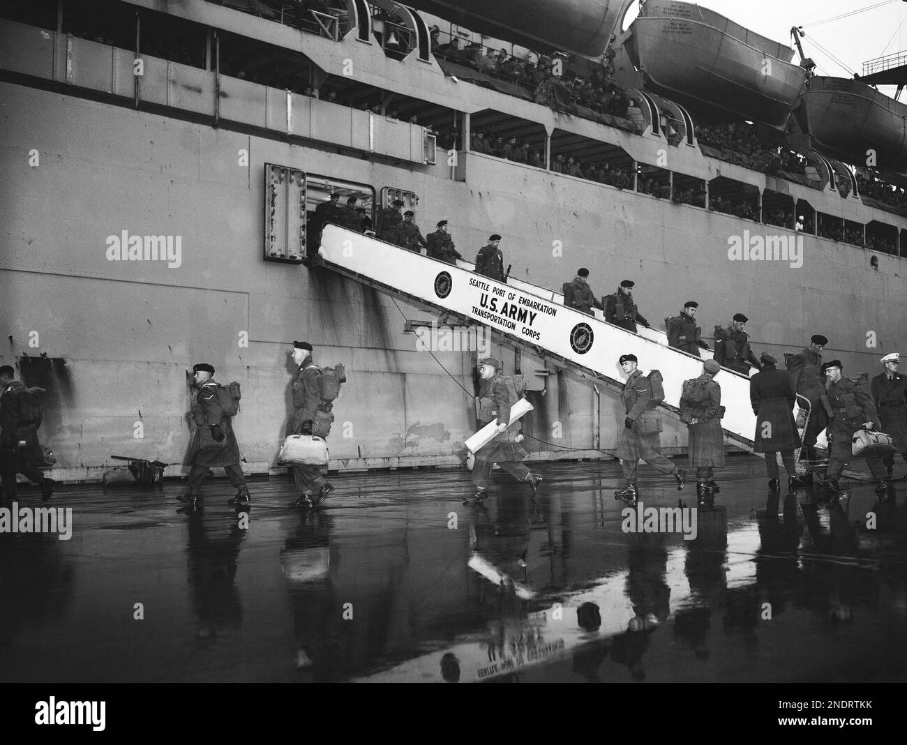 Canadian troopers, part of a group of more than 1,200 Canadians ...