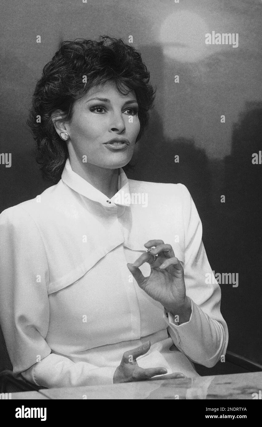 Raquel Welch, news conference at NAL Books offices, Manhattan in New ...