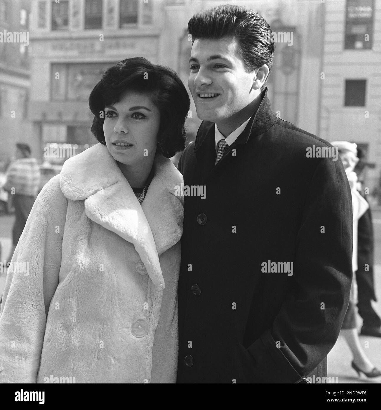 Tommy Sands and his wife Nancy Sinatra are shown window shopping on ...
