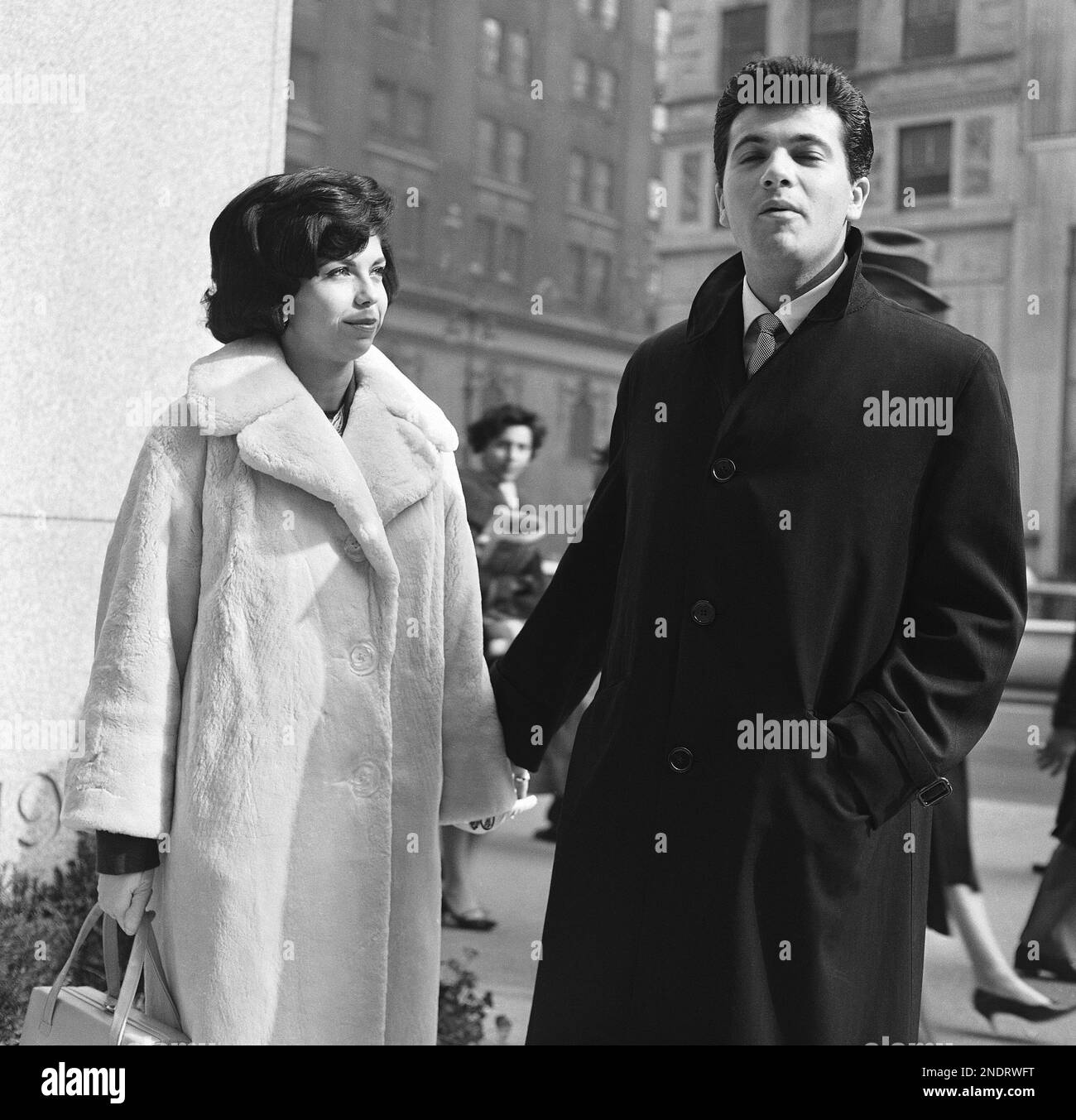 Tommy Sands and his wife Nancy Sinatra are shown window shopping on ...