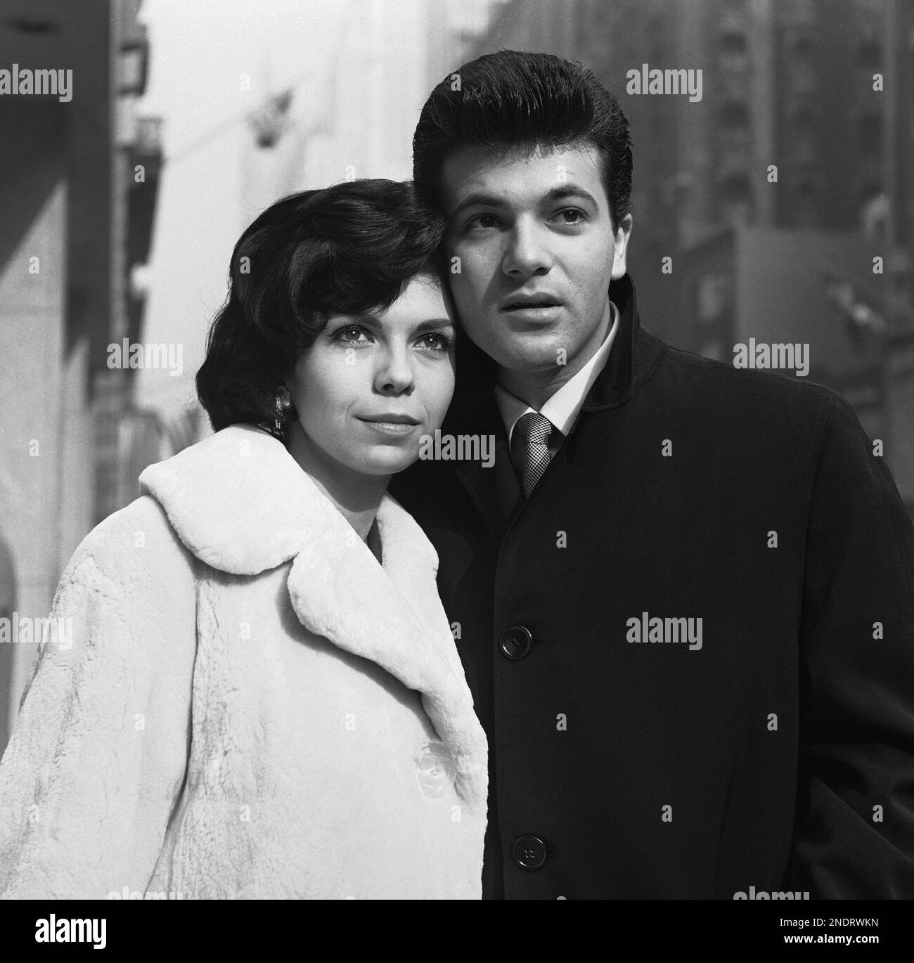 Tommy Sands and his wife Nancy Sinatra are shown window shopping on ...