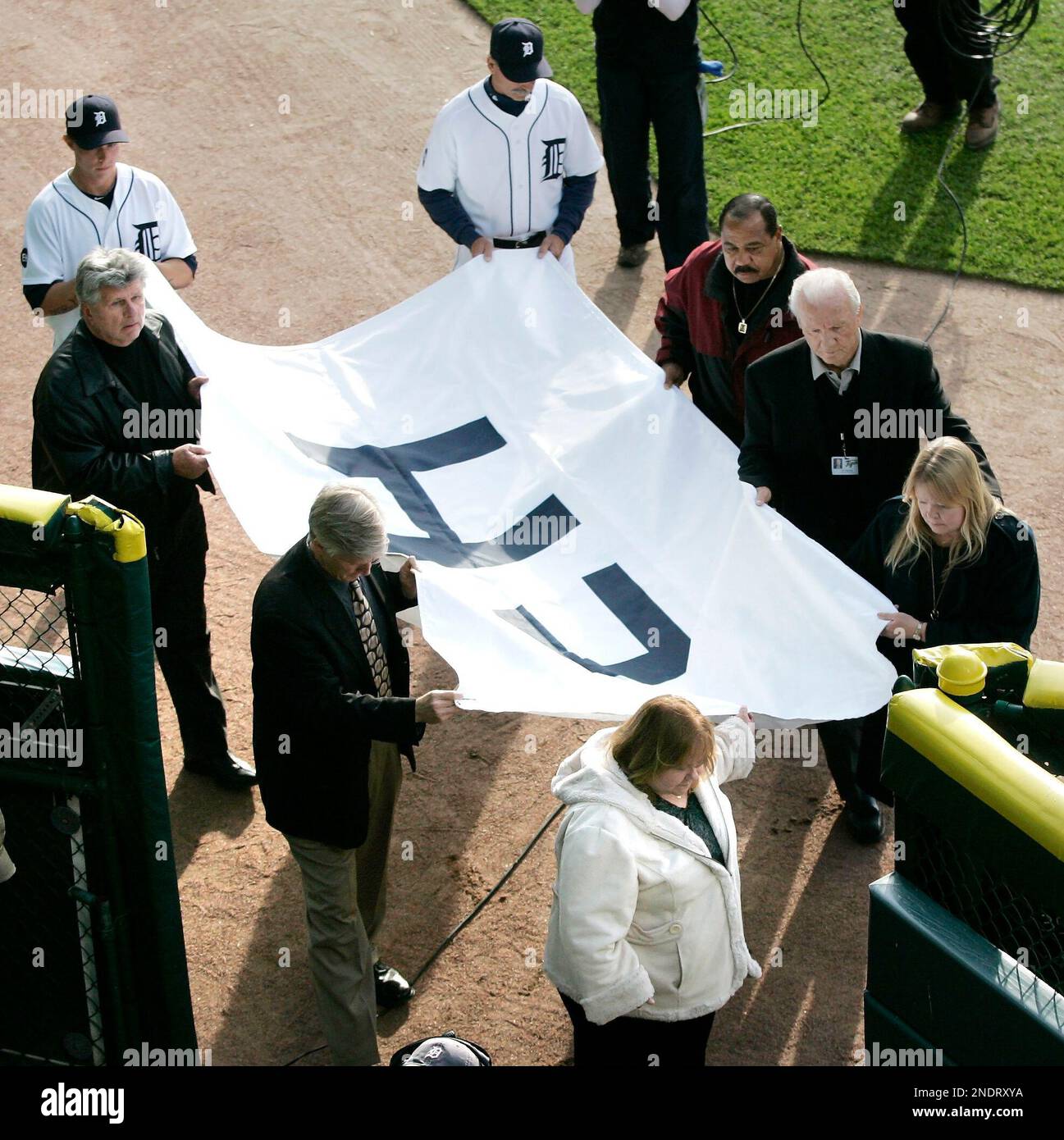 Julie Harwell, right front, and Carolyn Raley, bottom, daughters of ...