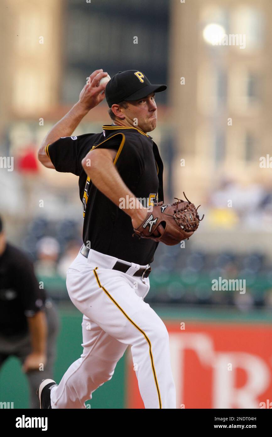 Pittsburgh Pirates pitcher Zach Duke throws in the first inning against ...