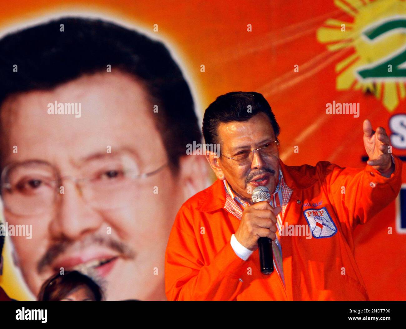 Ousted president now presidential candidate Joseph Estrada addresses ...
