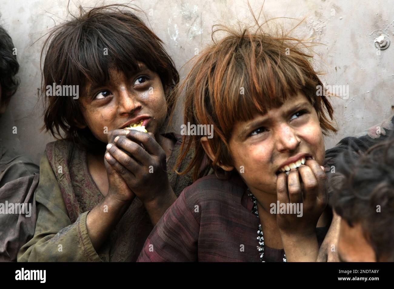 Pakistani scavenger children who collect recyclable items from garbage ...