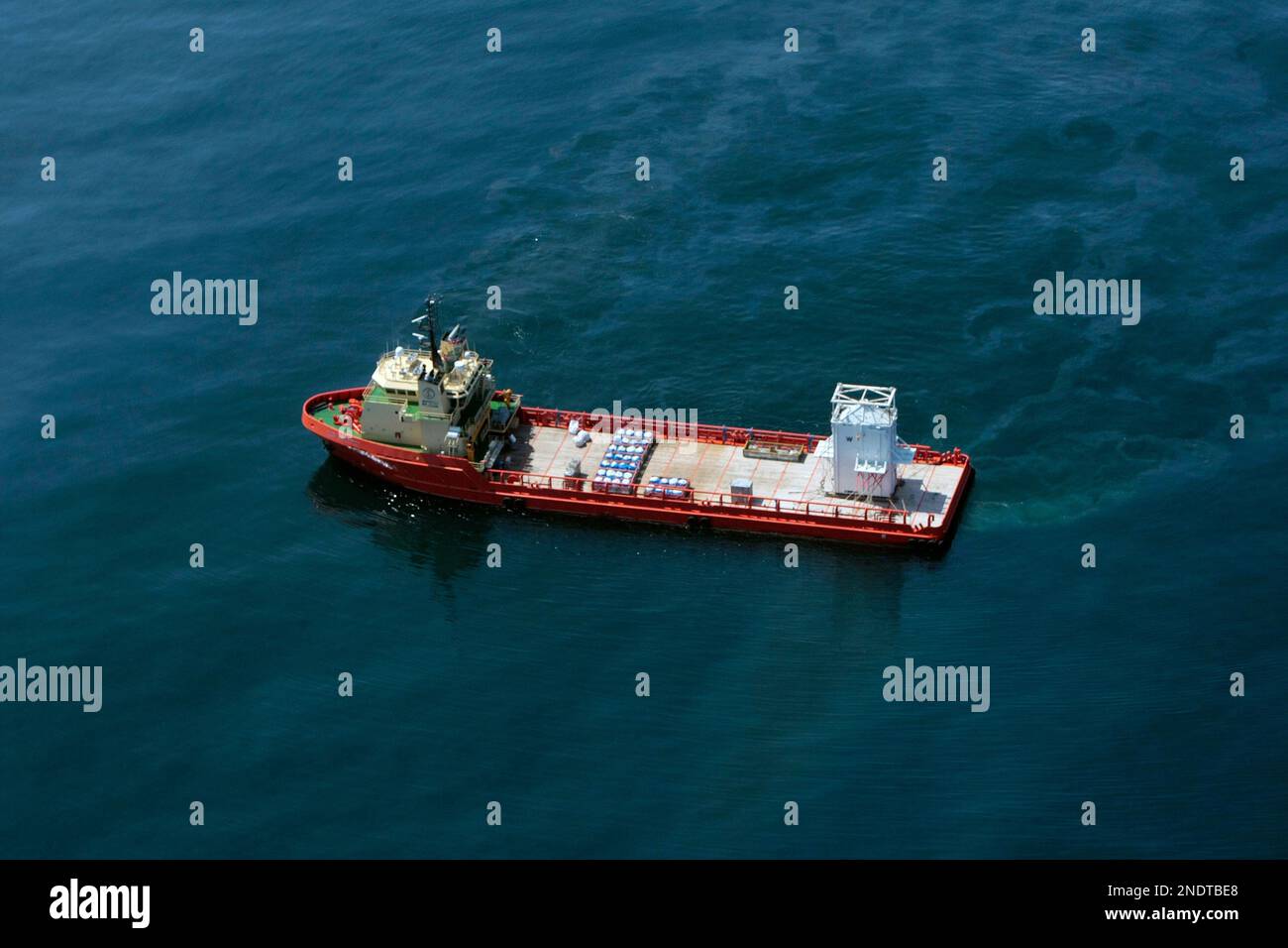 The vessel Joe Griffin arrives at the rig explosion site of the ...