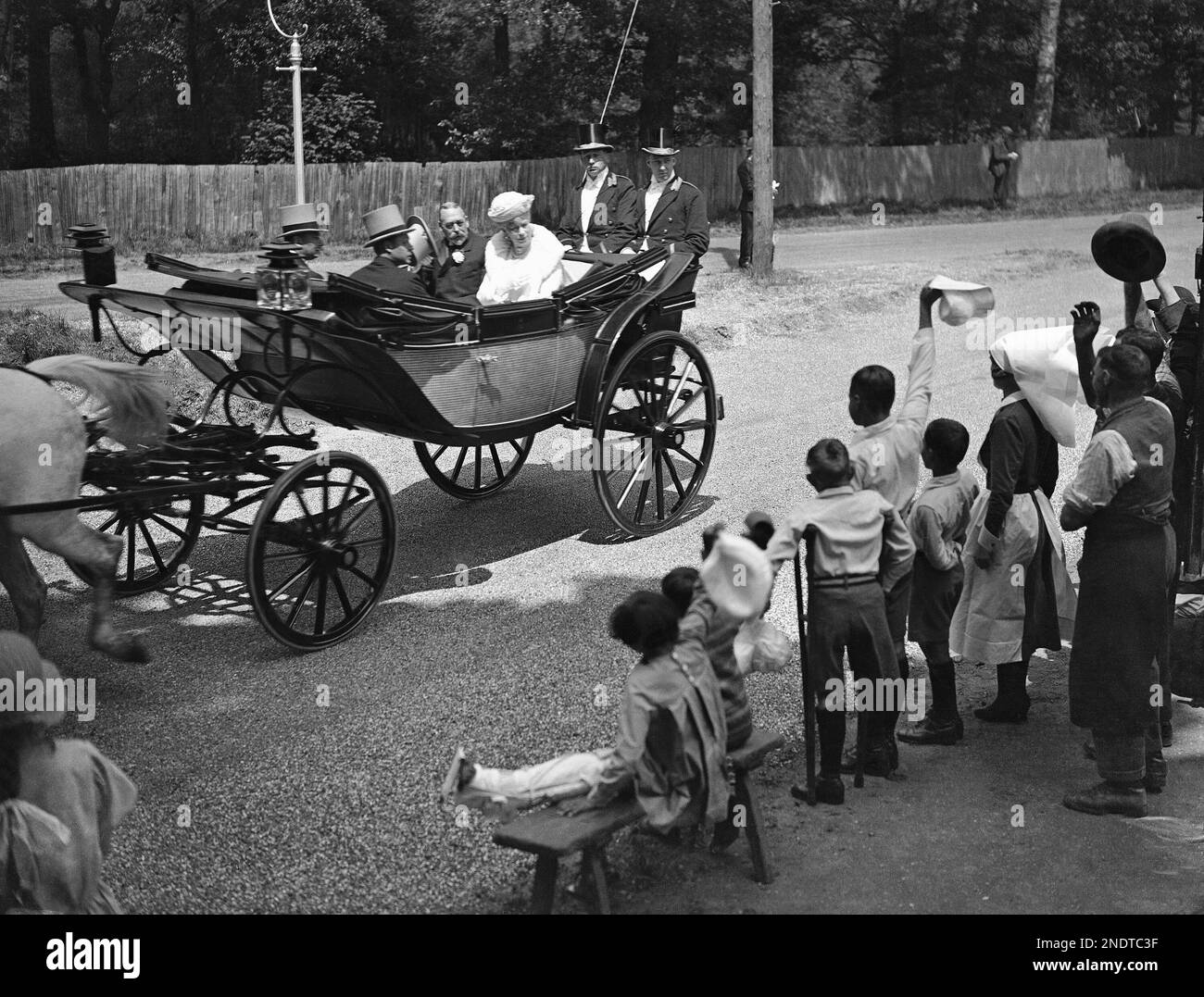 Britain's King George V, Queen Mary, Edward, Prince of Wales and Prince ...
