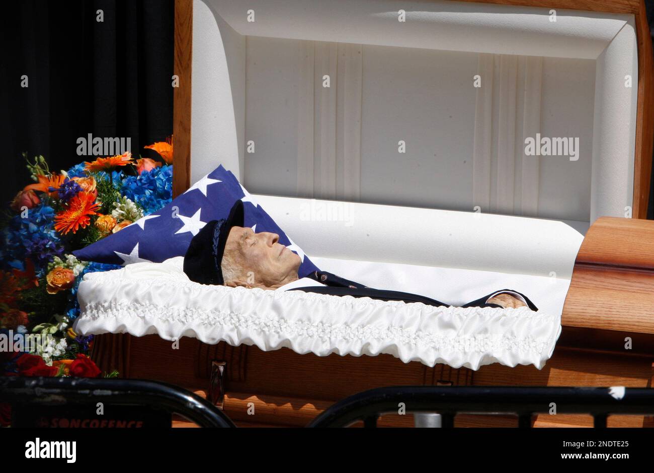 Detroit Tigers Hall of Fame broadcaster Ernie Harwell lies in repose in ...