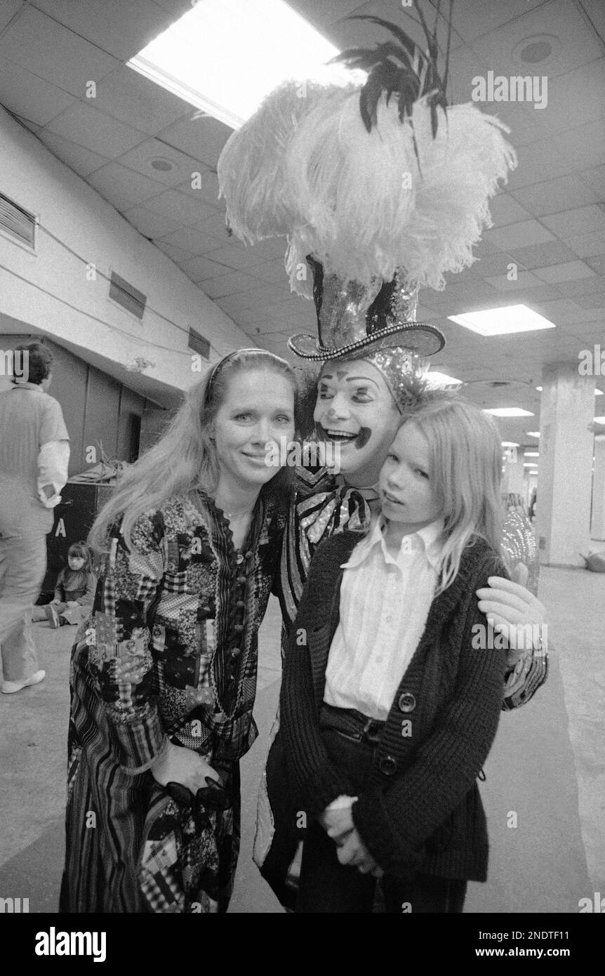 Liv Ullmann and her daughter Linn, 9, pose with a clown at Ringling ...