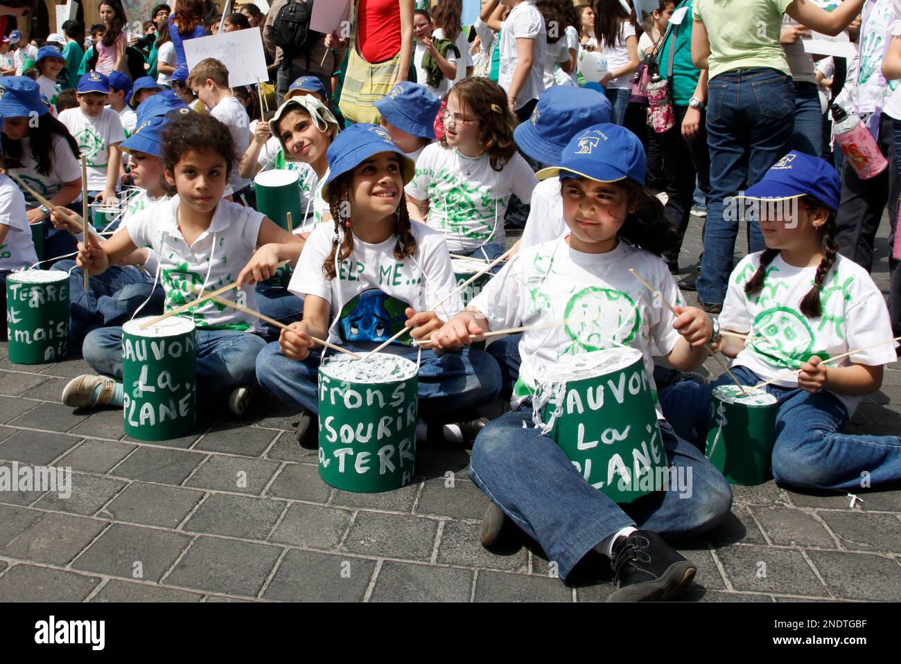 Lebanese school children, beat their drums for peace and for a better ...
