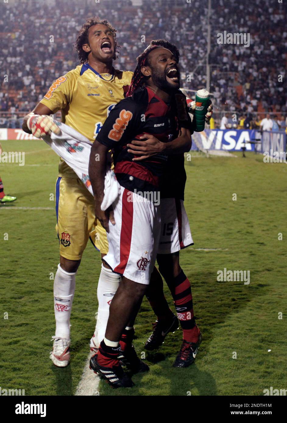 Brazil's Flamengo's Vagner Love, right, celebrates with goalkeeper ...