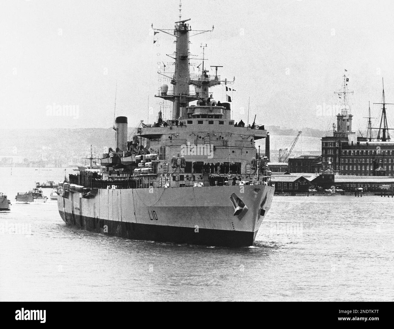 Royal Navy assault ship HMS Fearless leaves Portsmouth Harbour for the ...