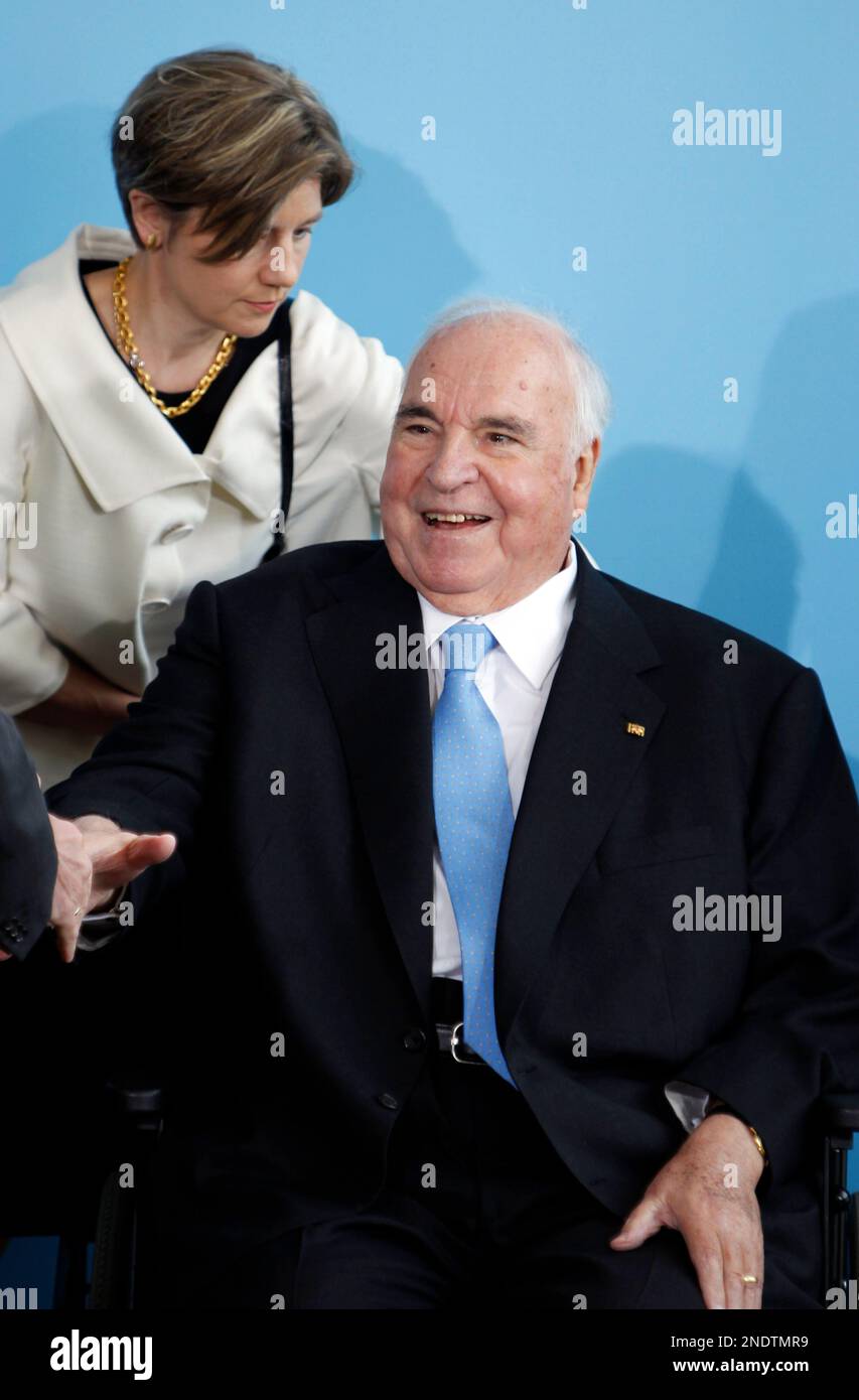 Former German chancellor Helmut Kohl, right, and his wife Maike Kohl ...