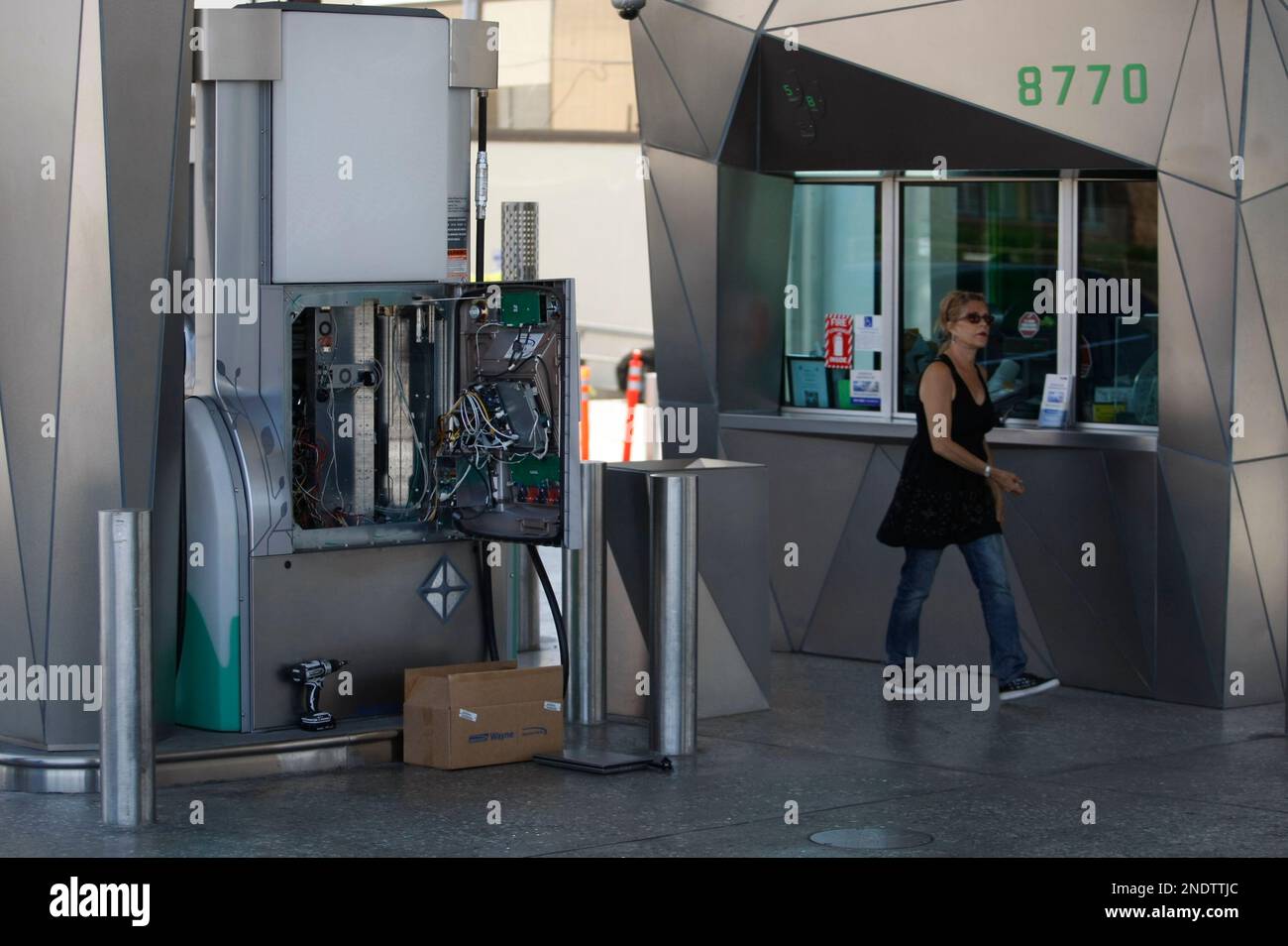 A pump station is repaired inside the BP Helios House, the first BP ...