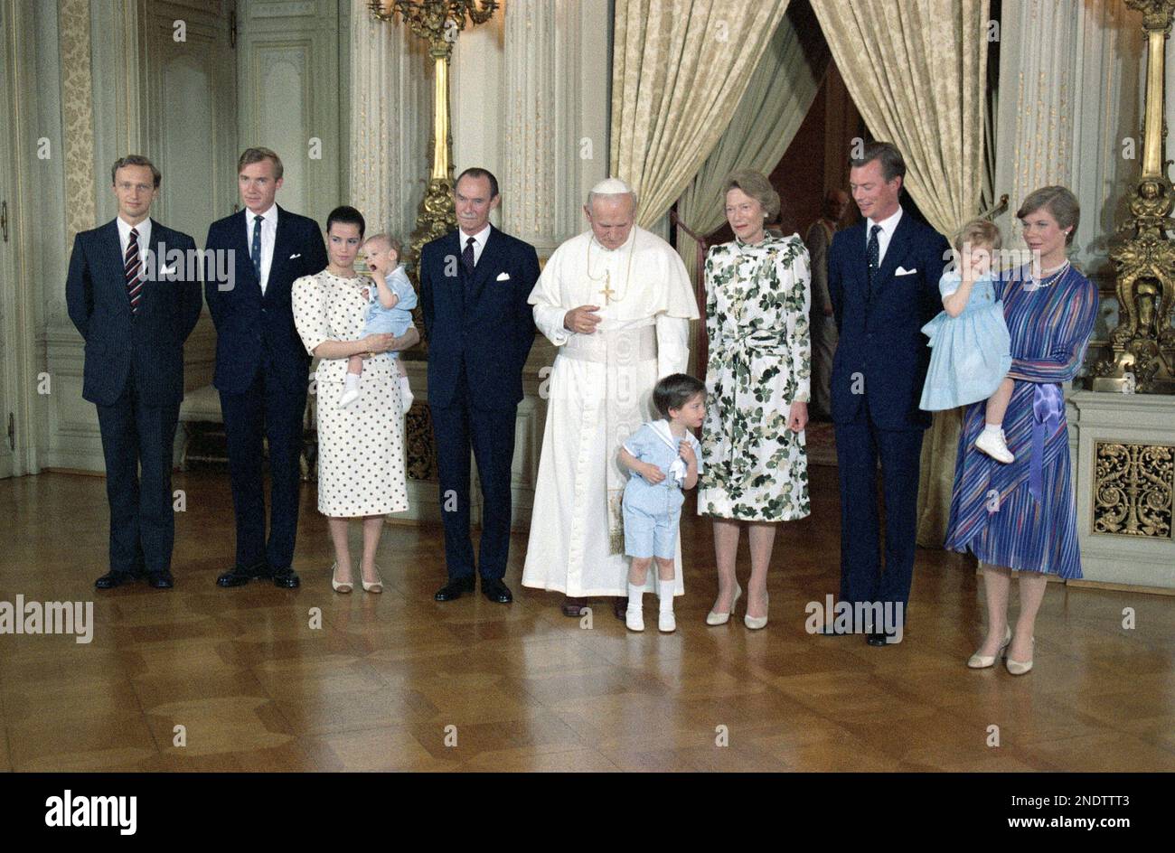 Pope John Paul II poses with Luxembourg's Royal family on May 15, 1985 ...