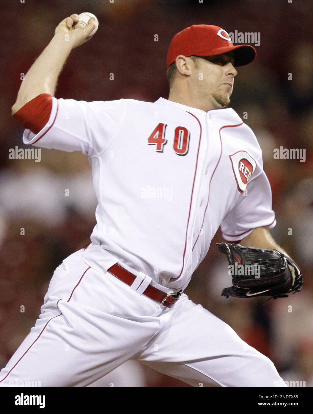 Cincinnati Reds reliever Nick Masset pitches against the New York Mets ...