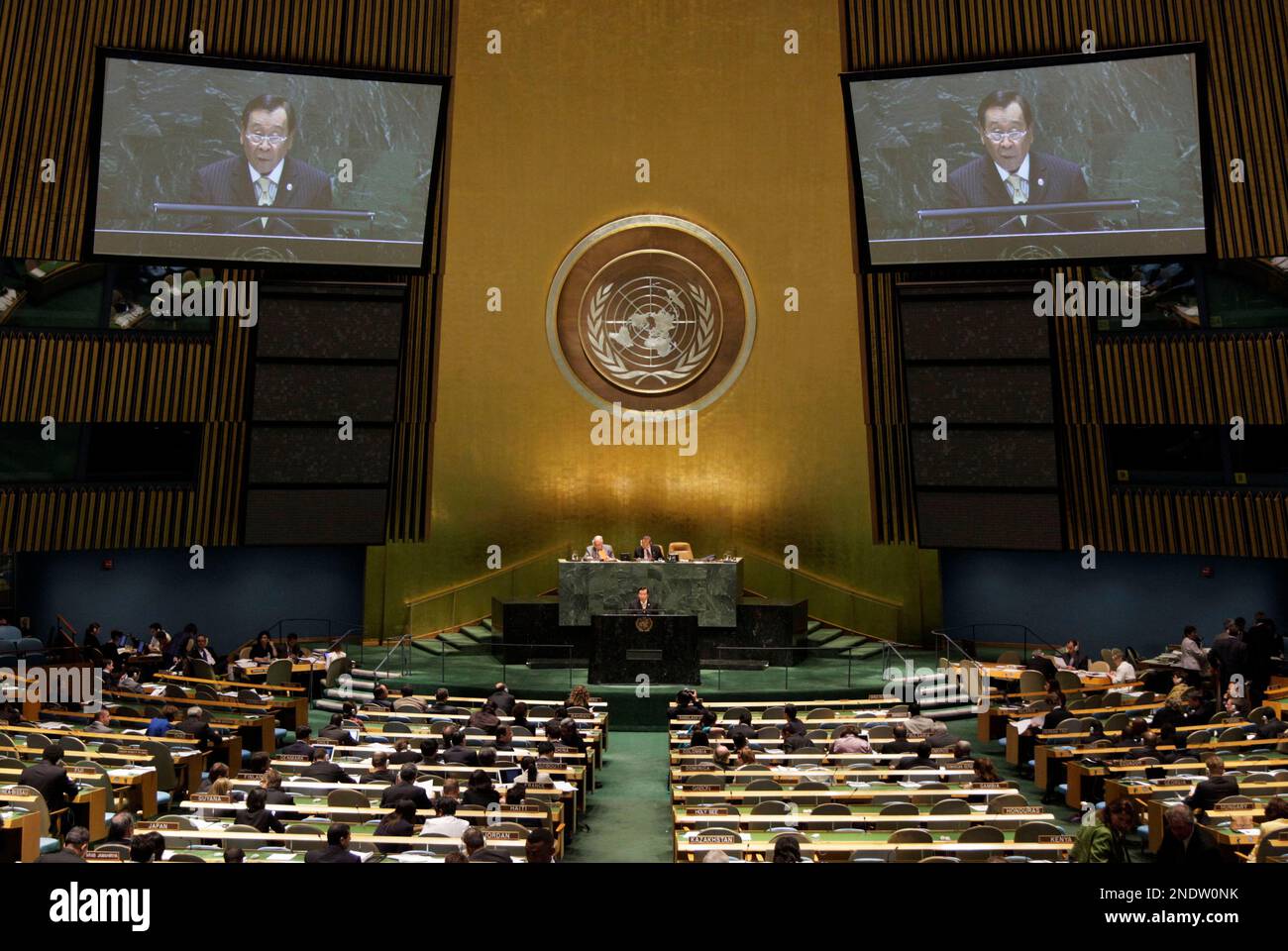 Foreign Secretary Alberto Romulo of the Philippines addresses the ...