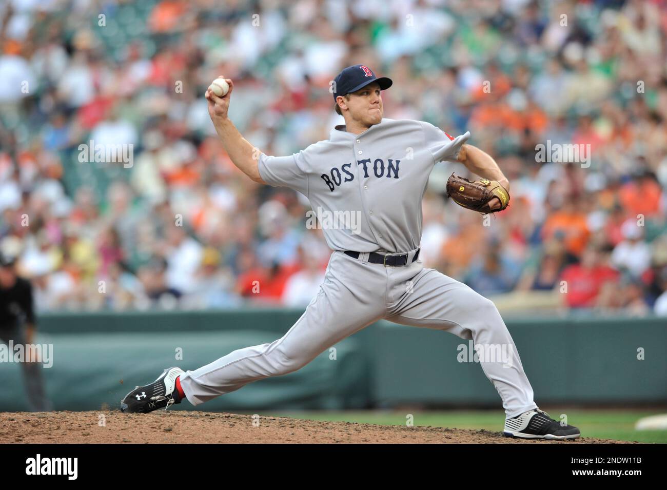 Boston Red Sox Red Sox pitcher Jonathan Papelbon delivers against the ...