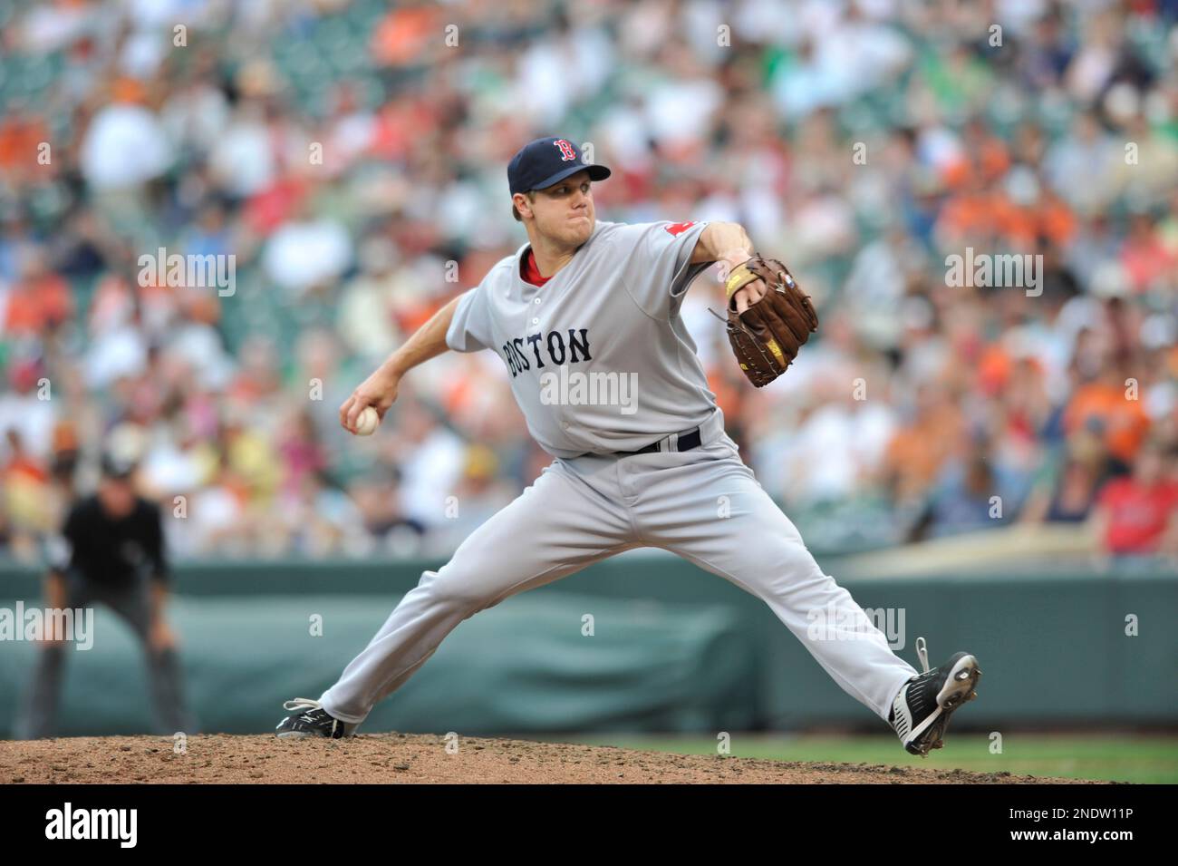 Boston Red Sox Red Sox pitcher Jonathan Papelbon delivers against the ...